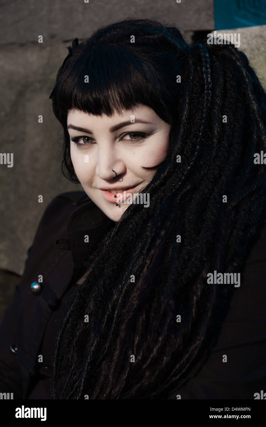 Gothic girl on cemetery Stock Photo - Alamy