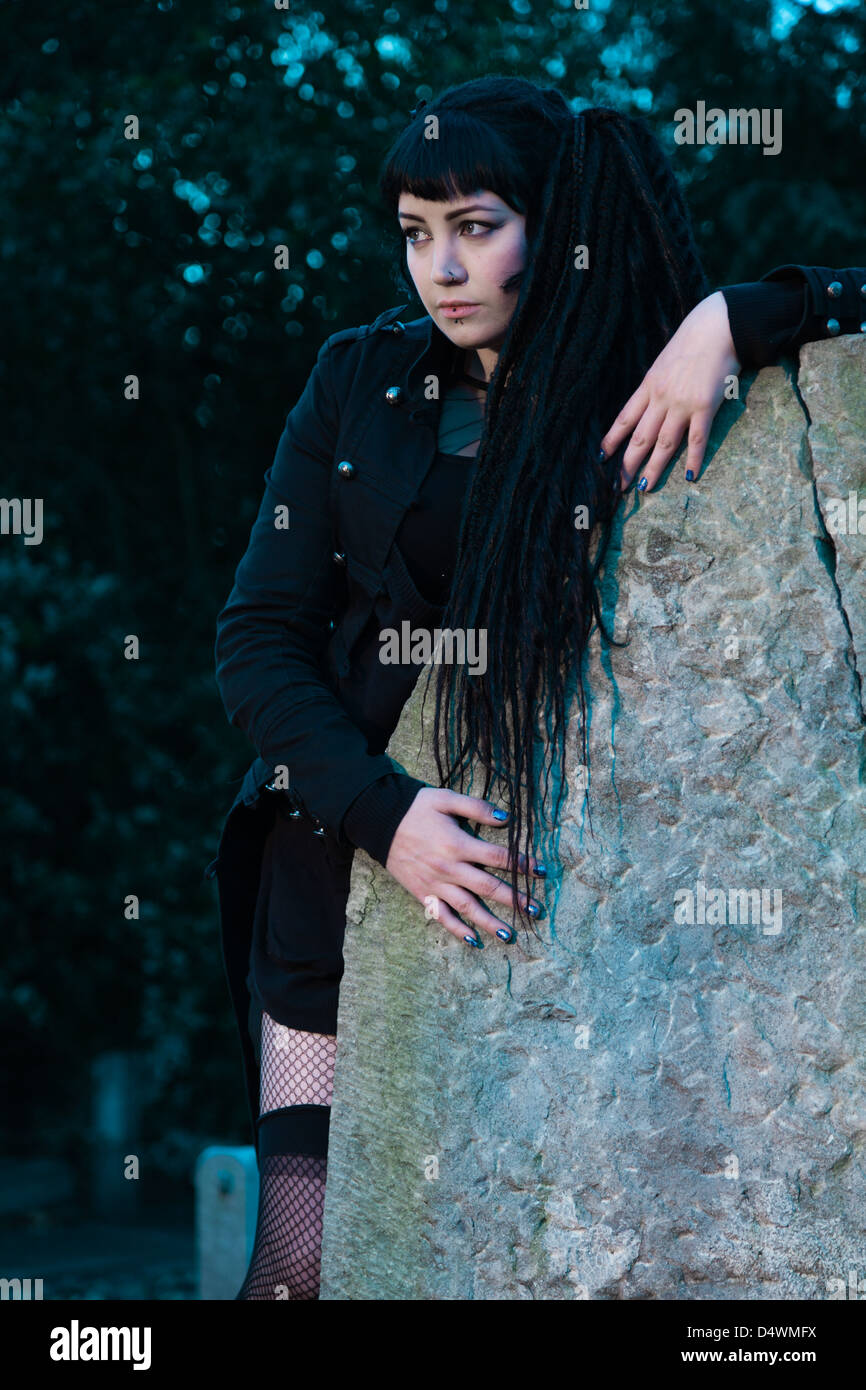 Gothic girl on cemetery Stock Photo - Alamy