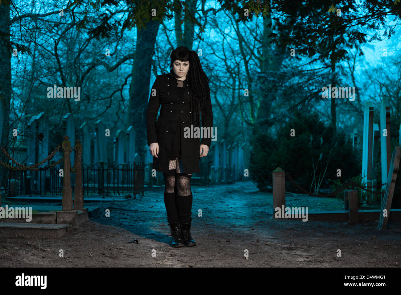 Gothic girl on cemetery Stock Photo - Alamy