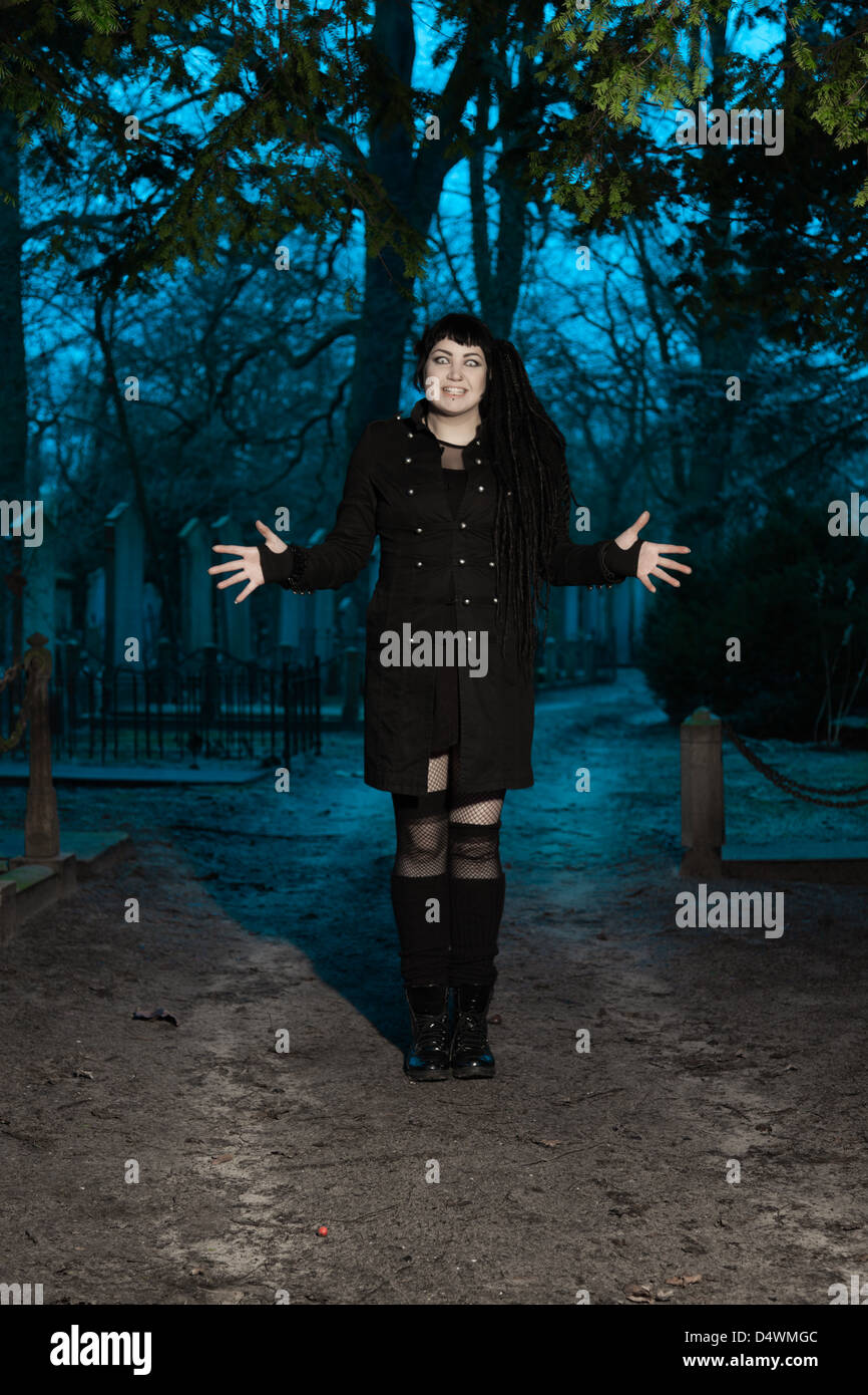 Gothic girl on cemetery Stock Photo - Alamy
