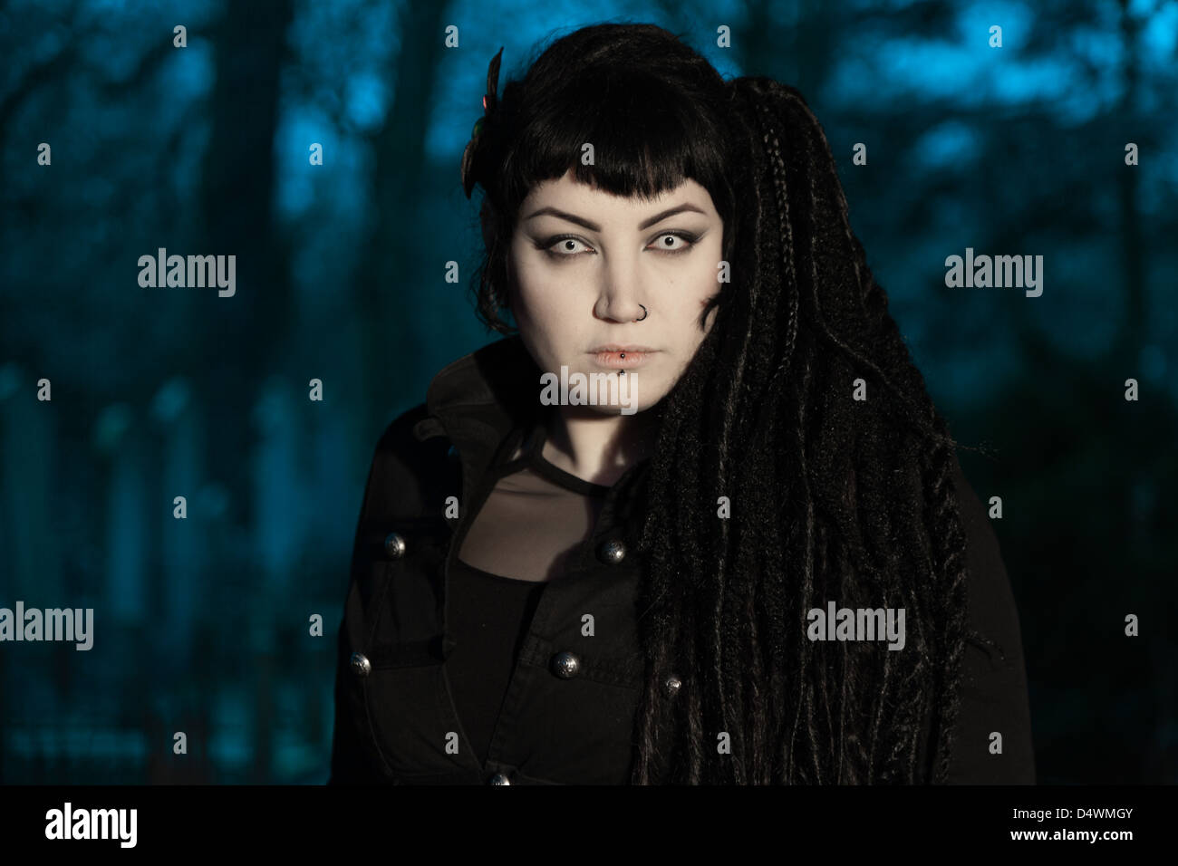 Gothic girl on cemetery hi-res stock photography and images - Alamy
