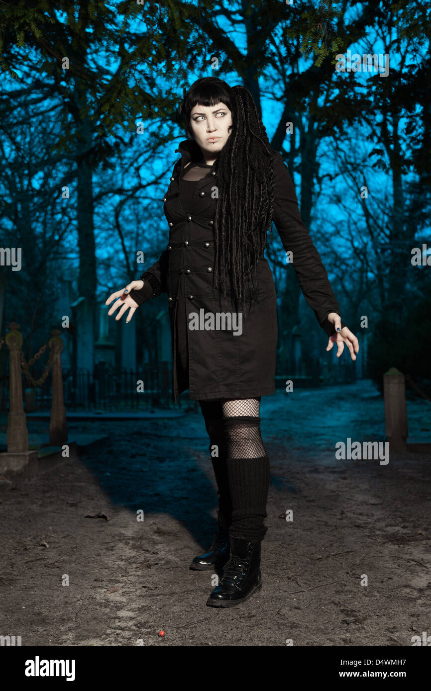 Gothic girl on cemetery Stock Photo - Alamy