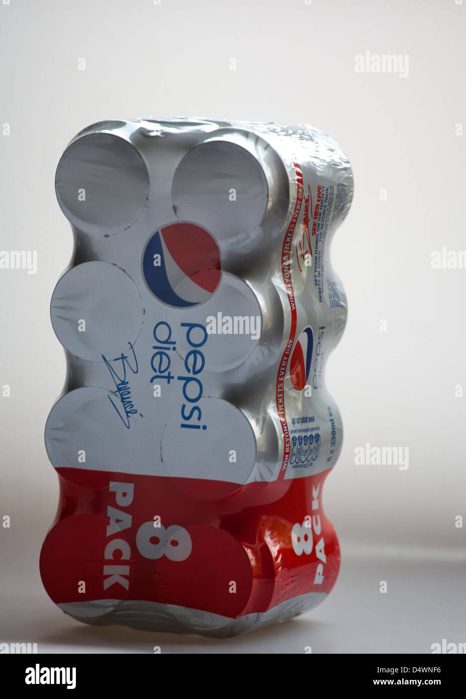 Pepsi cola cans hi-res stock photography and images - Alamy