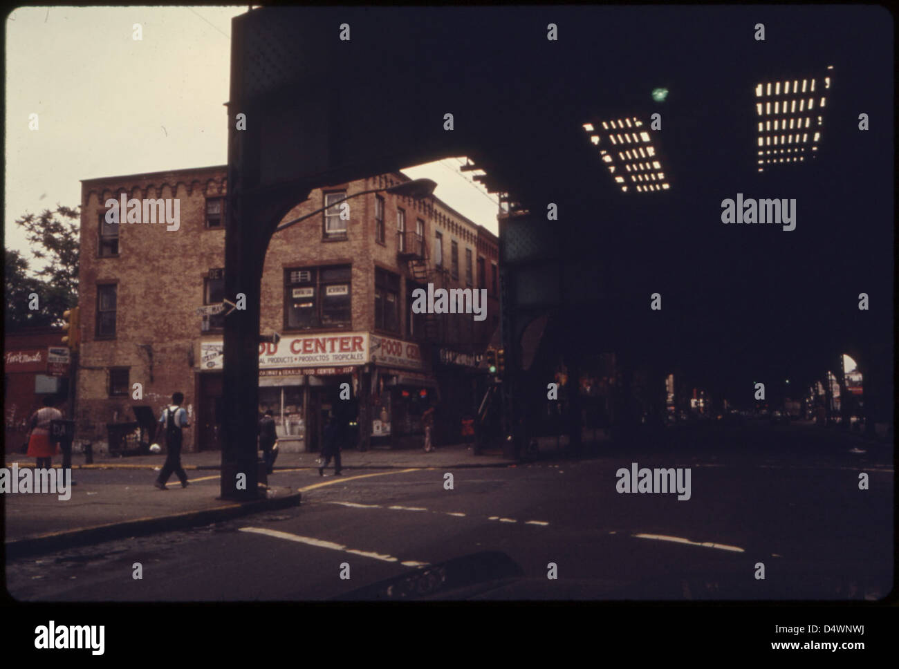 Elevated train tracks brooklyn 1970s hi-res stock photography and ...
