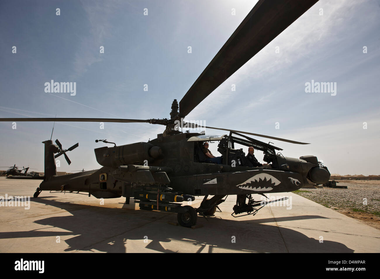 Apache helicopter’s 30mm m230 chain gun hi-res stock photography and ...