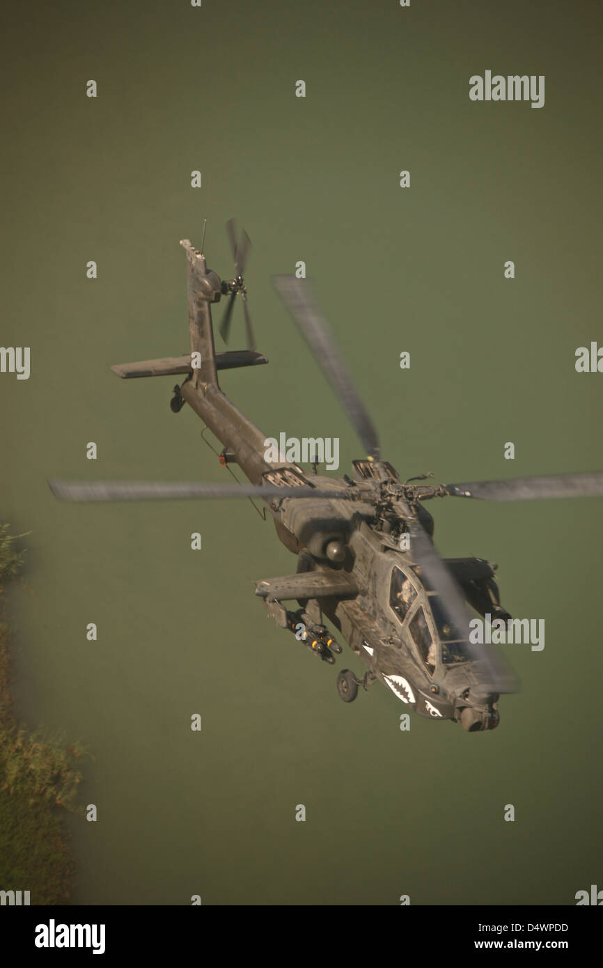 Apache helicopters in flight hi-res stock photography and images - Alamy