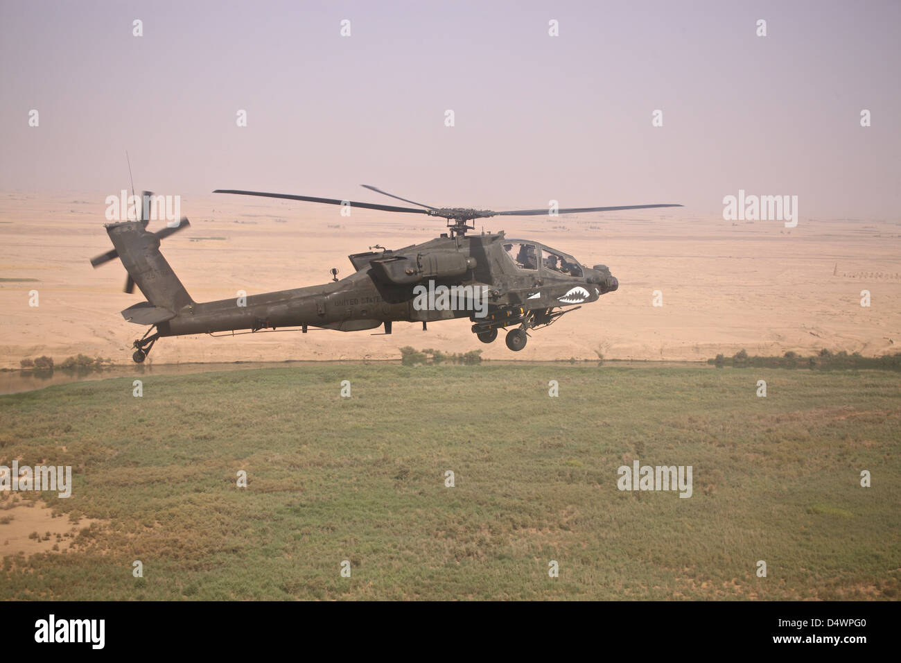 AH-64D Apache Longbow on a mission over Northern Iraq Stock Photo - Alamy