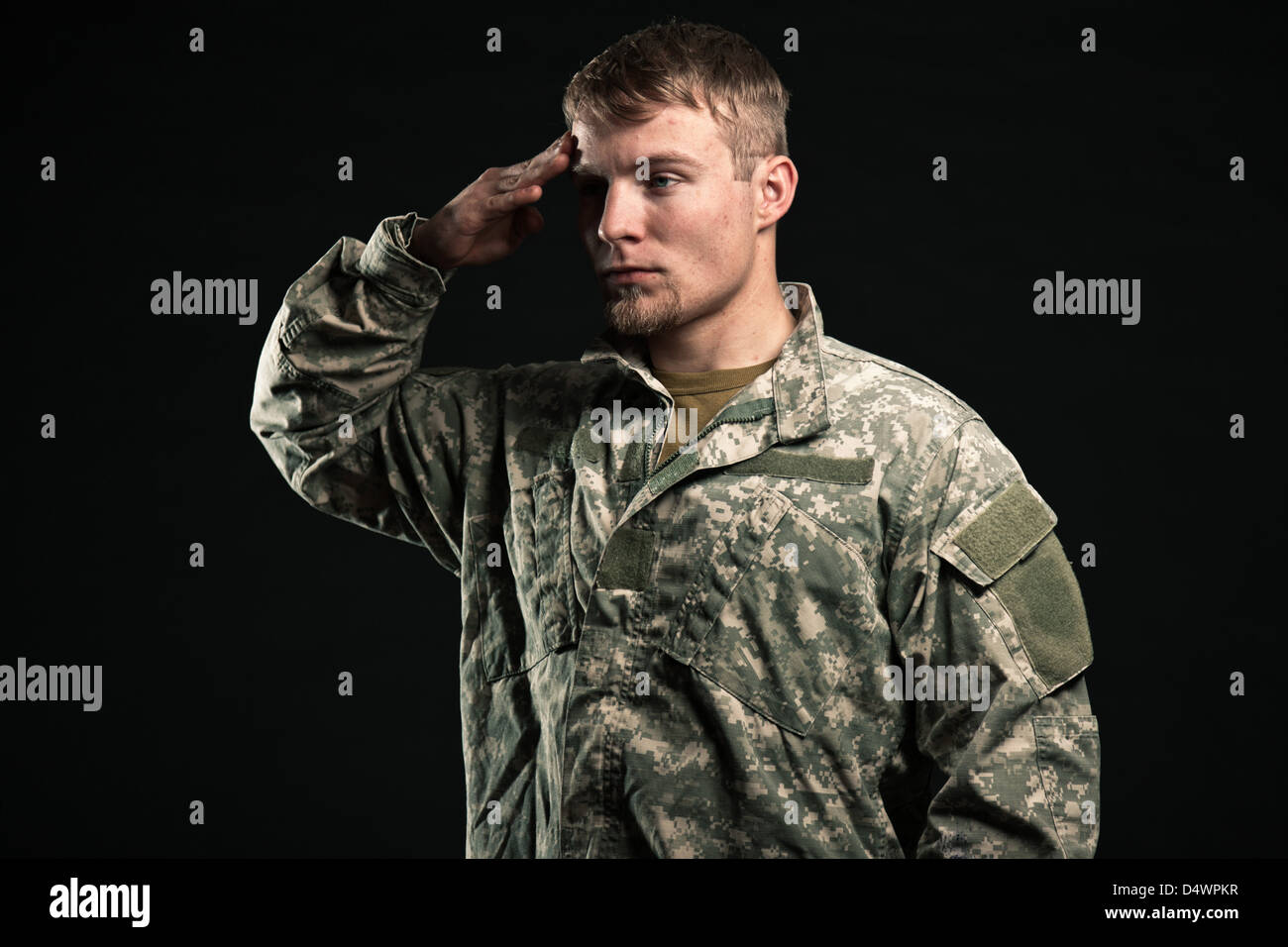 Us military soldier salutes hi-res stock photography and images - Alamy
