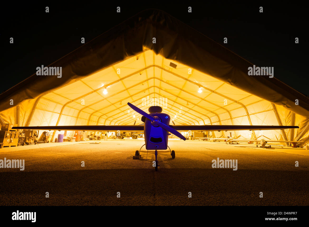 Tarmac vehicle hi-res stock photography and images - Alamy