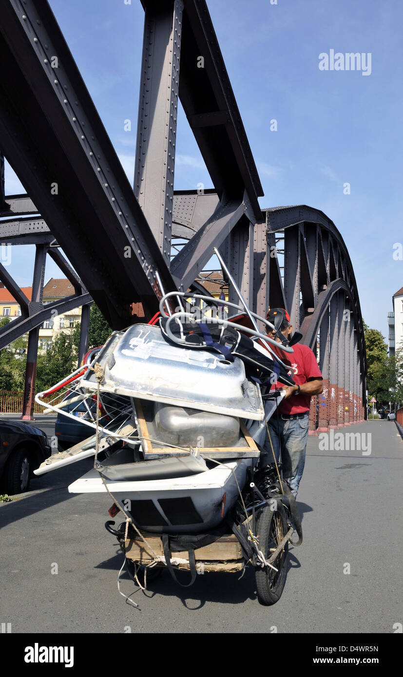 ILLUSTRATION - A file picture dated 18 September 2012 shows a scrap ...