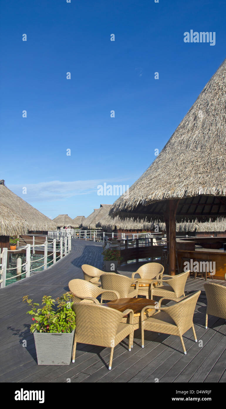 Over water tropical bar restaurant hi-res stock photography and images ...