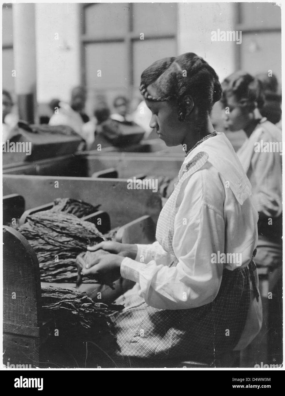 American factory women 1900s hi-res stock photography and images - Alamy