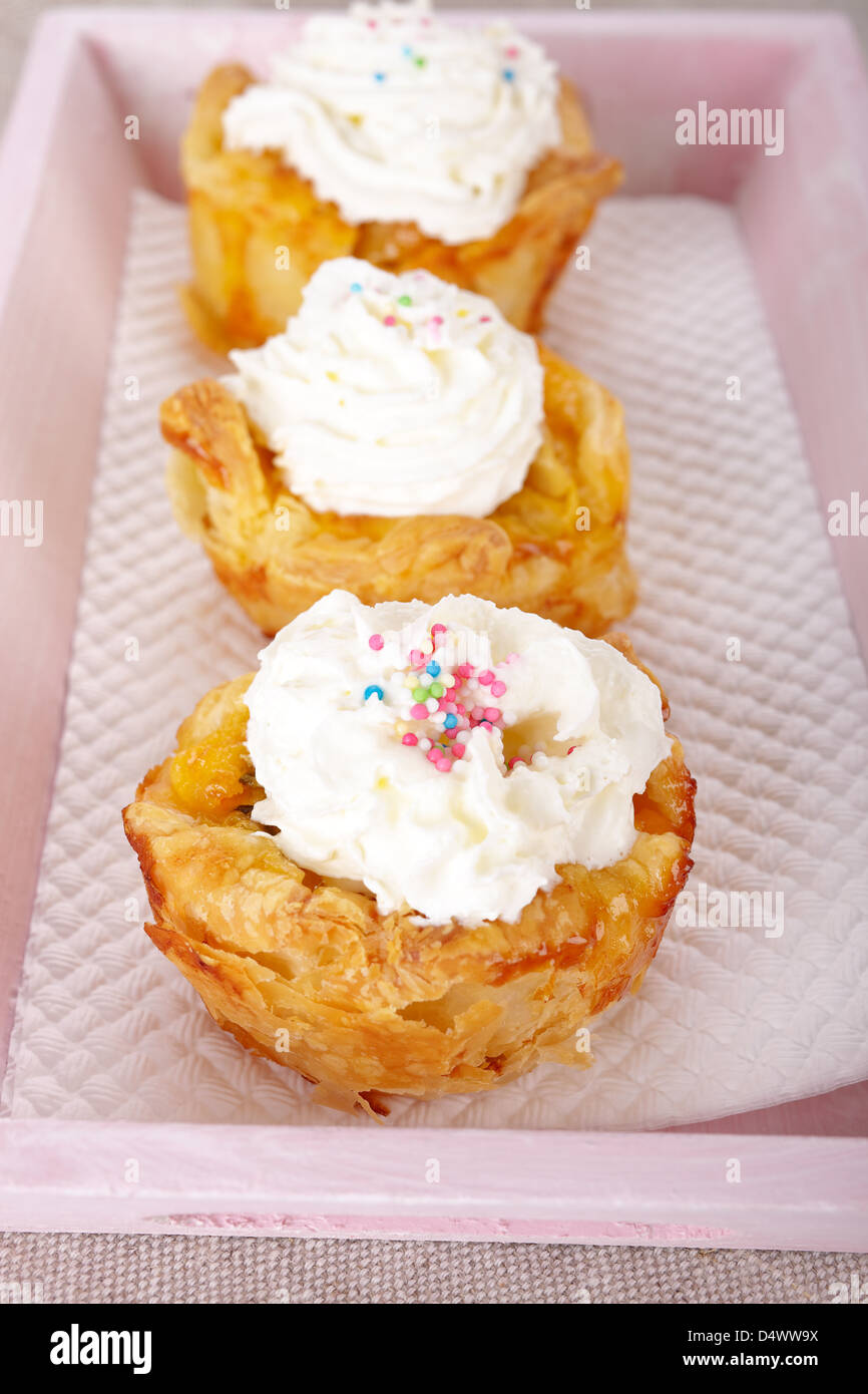 Fresh cream cakes hi-res stock photography and images - Alamy