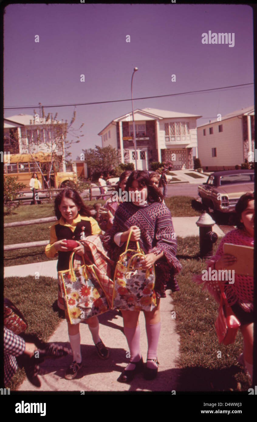 1970s children street hi-res stock photography and images - Alamy