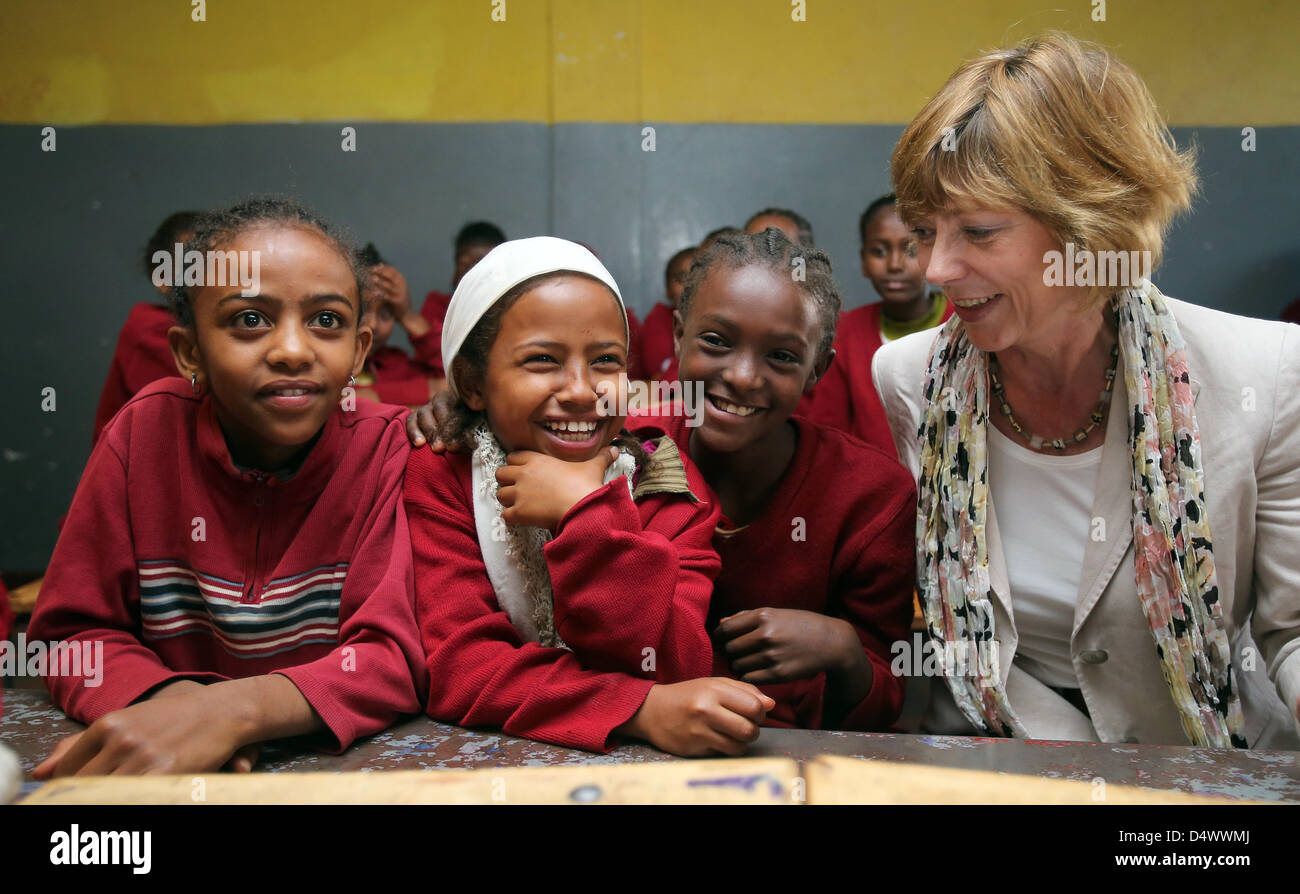 Partner of German President Daniela Schadt visits the UNICEF project ...