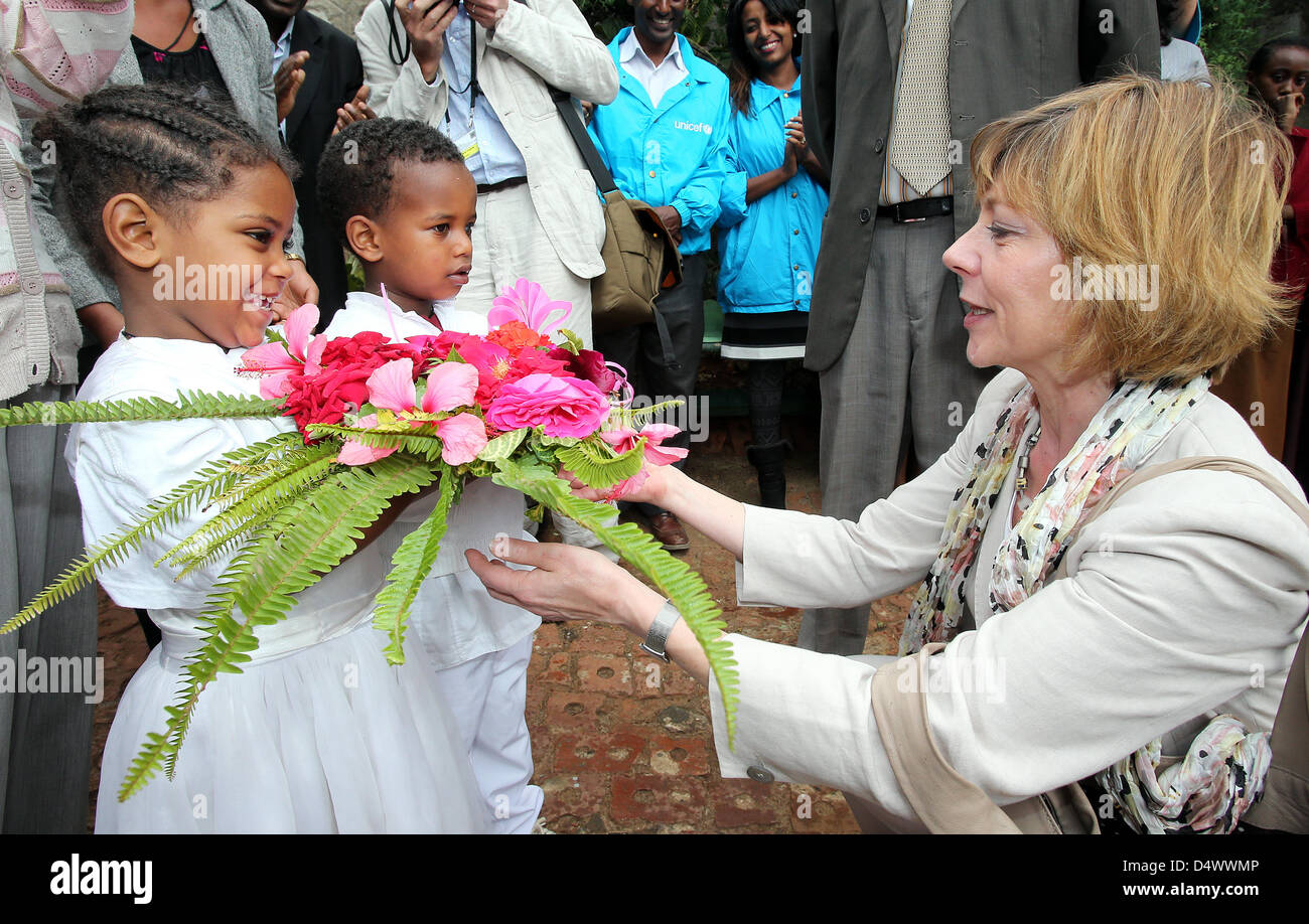 Partner of German President Daniela Schadt visits the UNICEF project ...