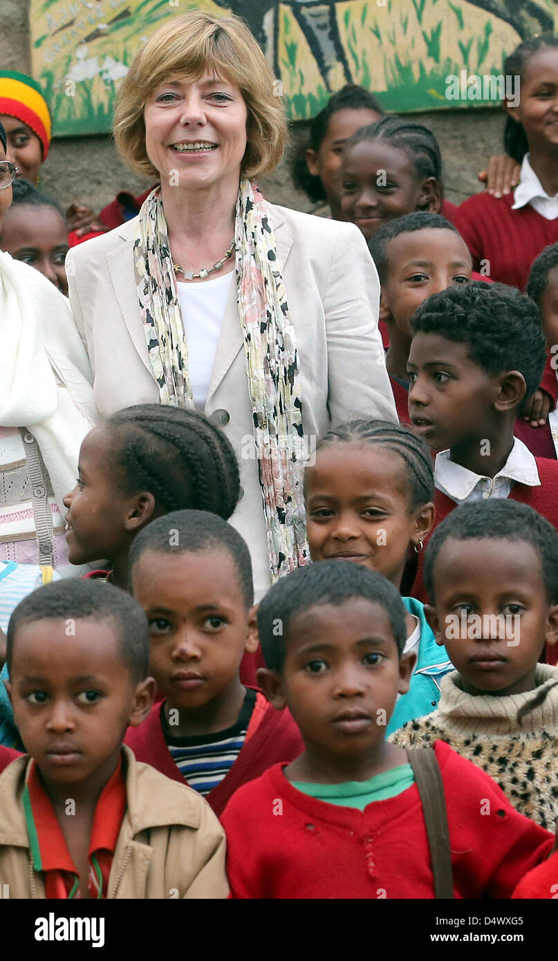 Partner of German President Daniela Schadt visits the UNICEF project ...