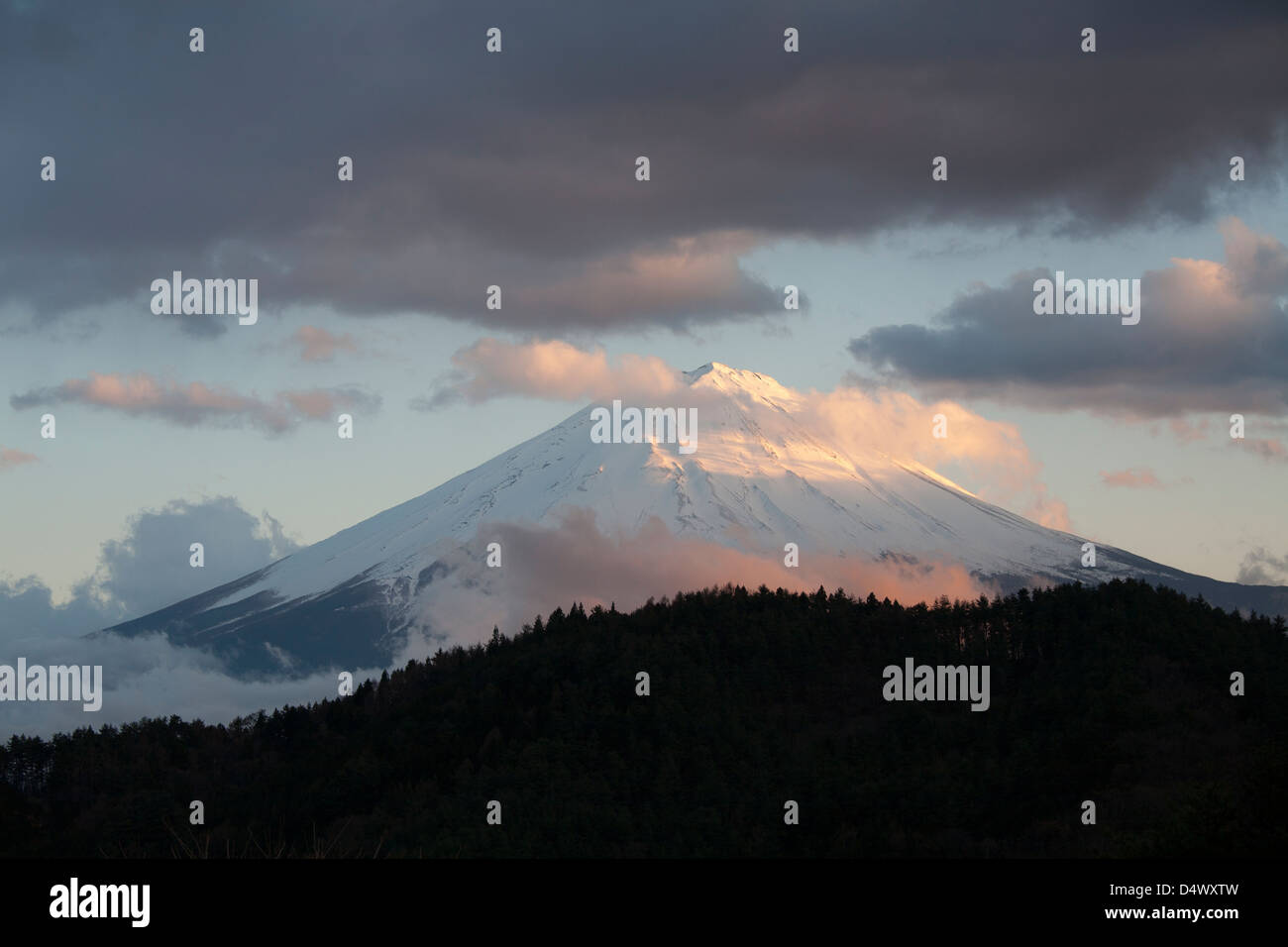 Sunset and cloud, Mount Fuji, (Fuji-san), is the highest mountain in ...
