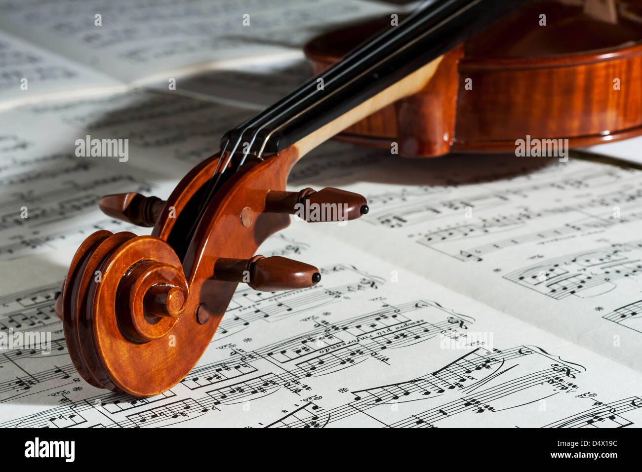 Detail of a beautiful violin Stock Photo - Alamy