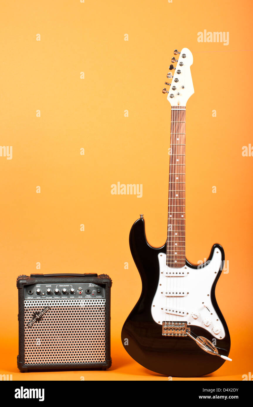 Electric guitar and amplifier Stock Photo - Alamy
