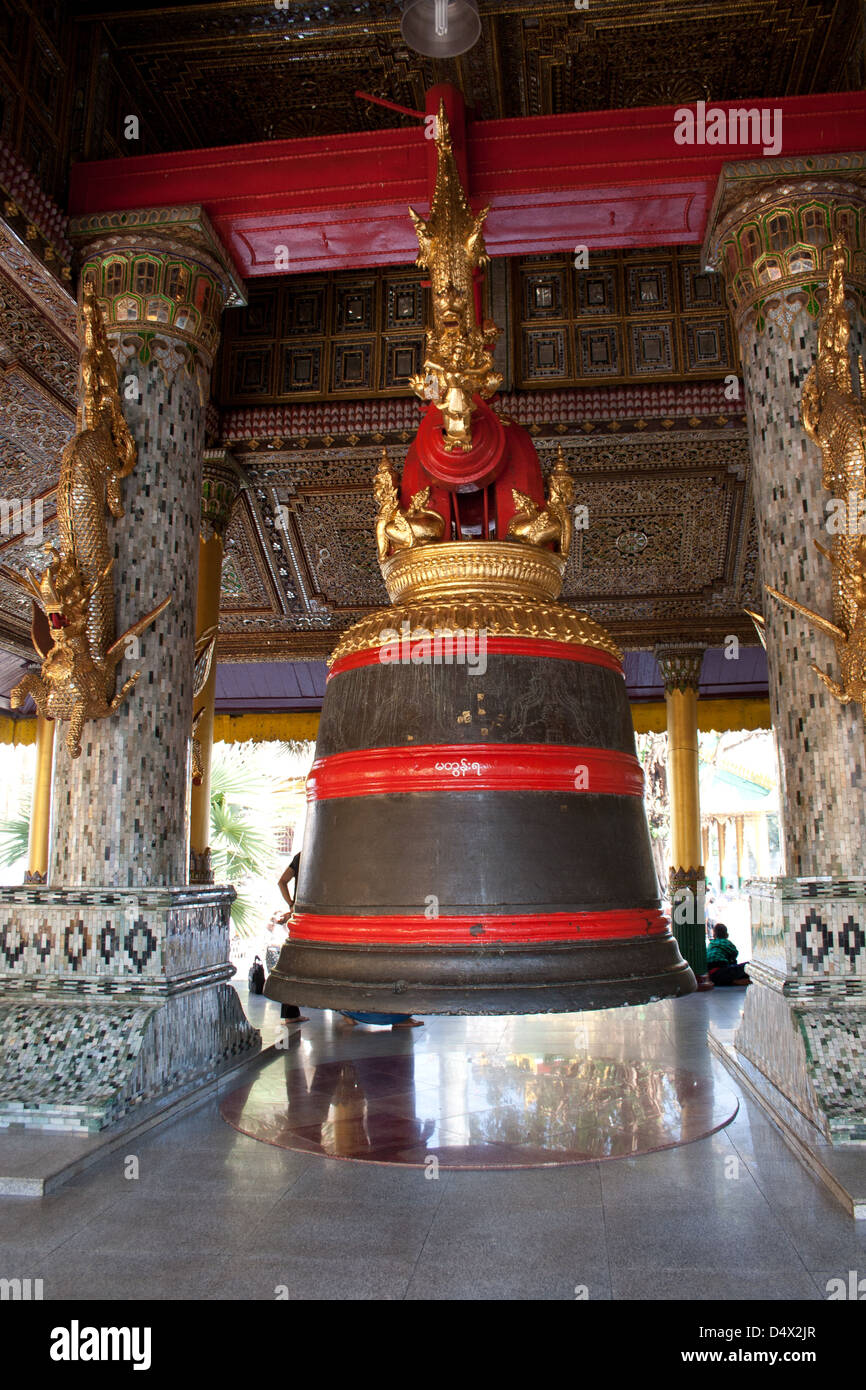 Giant bell at The Shwedagon Pagoda, Yangon Stock Photo - Alamy