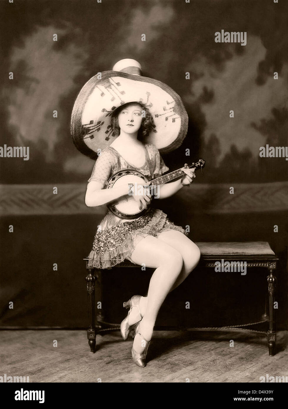 Actress playing hi-res stock photography and images - Alamy