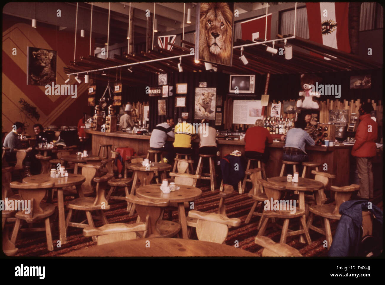 1970s bar hi-res stock photography and images - Alamy