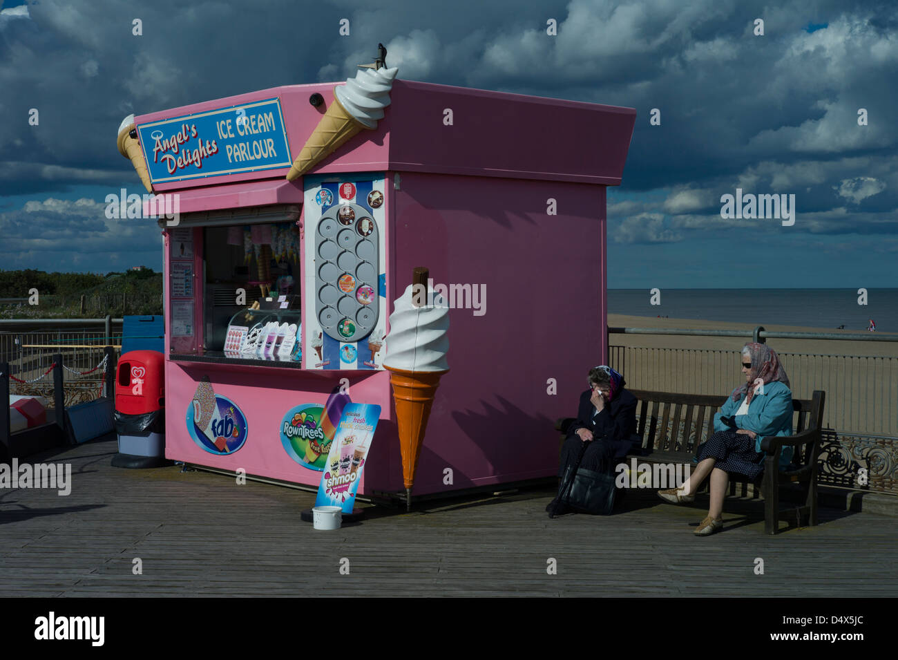 England Ice Cream Cornets Stock Photos & England Ice Cream Cornets ...