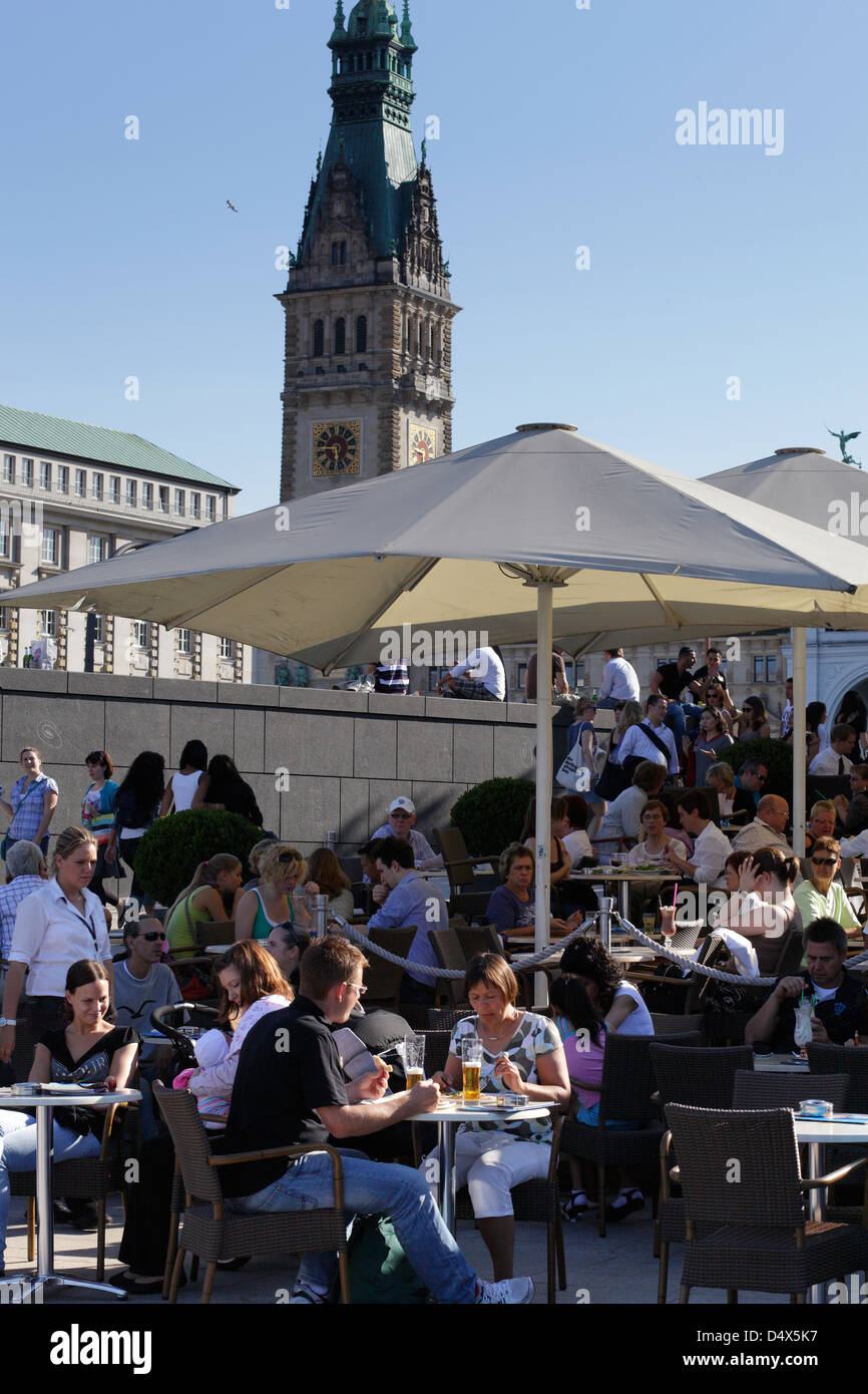 Hamburg, Germany, Guests in a street cafe Stock Photo - Alamy
