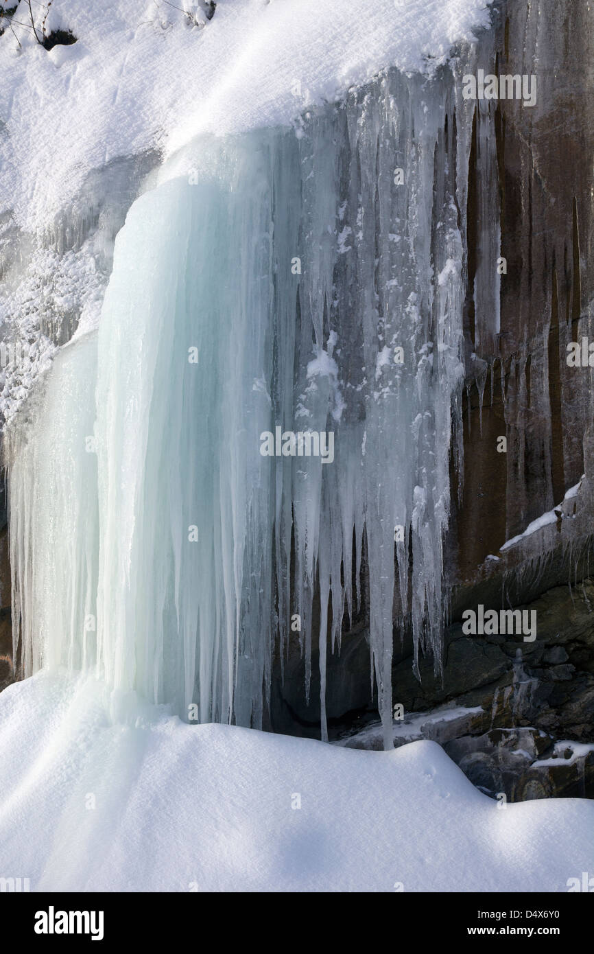 Long cliff line hi-res stock photography and images - Alamy