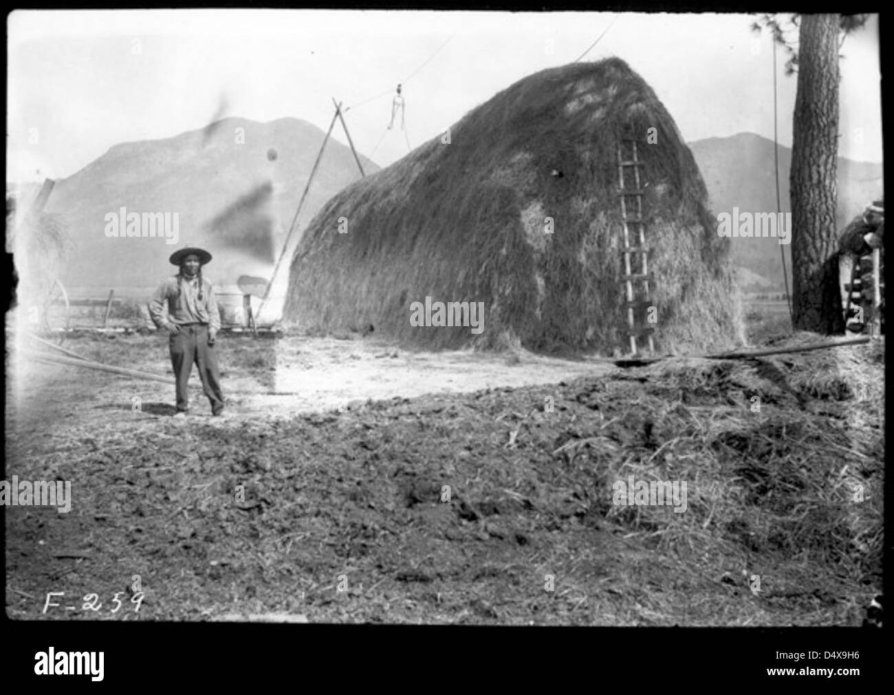 Native americans farming historical Black and White Stock Photos ...