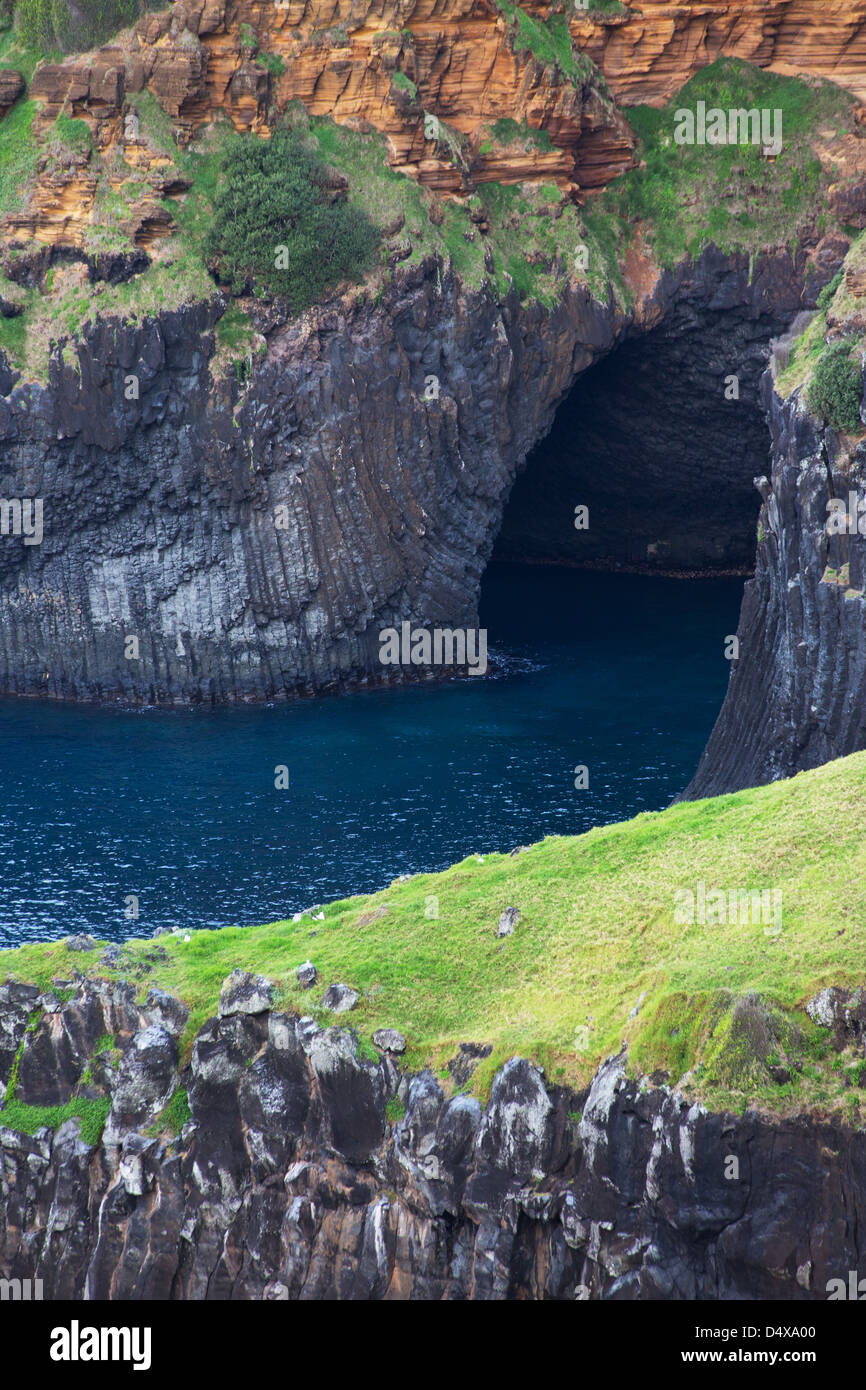 Cave island hi-res stock photography and images - Alamy