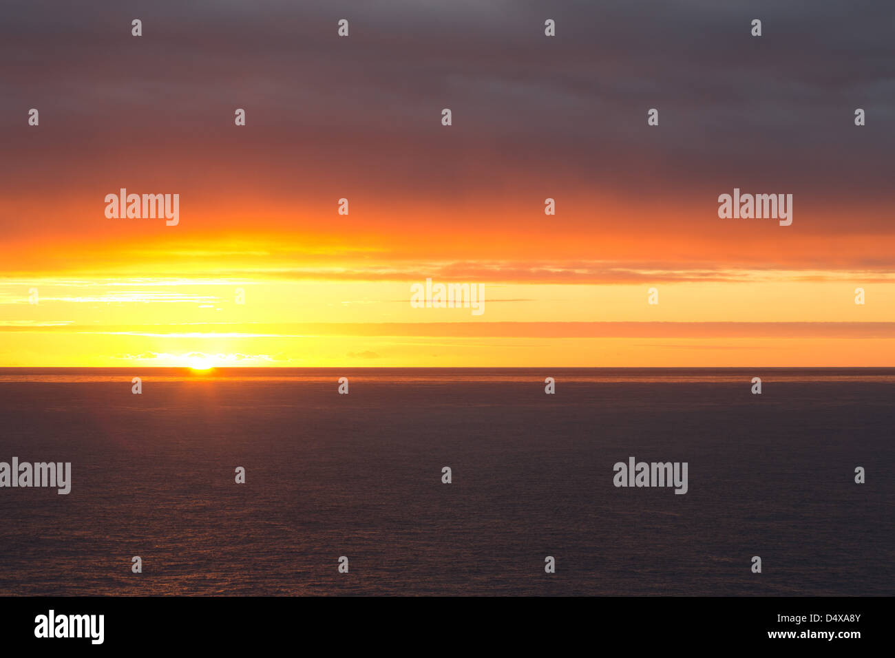 Yellow sky sunset hi-res stock photography and images - Alamy