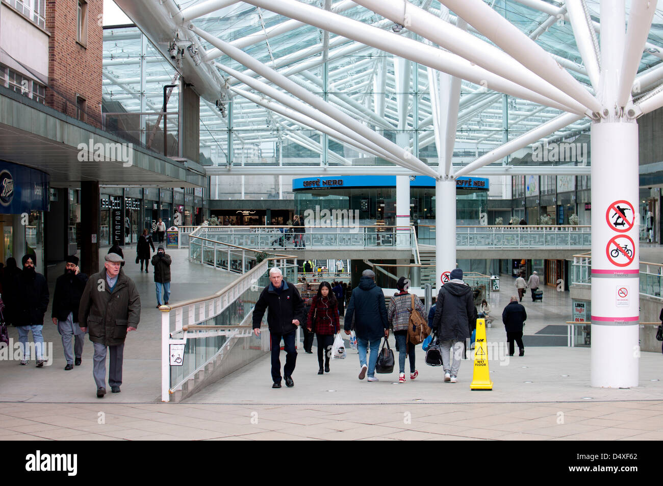 Lower precinct shopping centre hi-res stock photography and images - Alamy