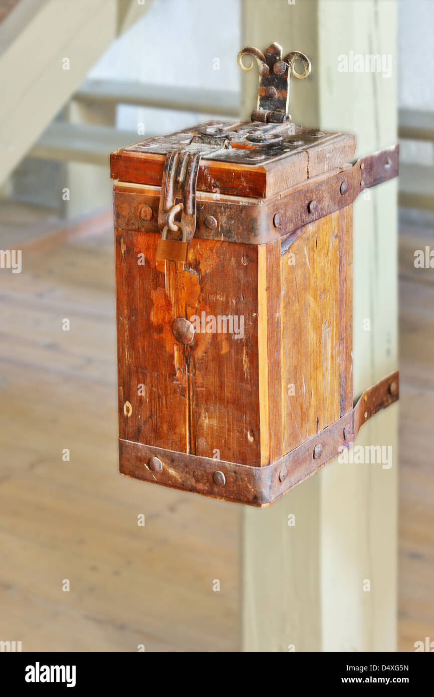 Vintage charity collection box hi-res stock photography and images - Alamy