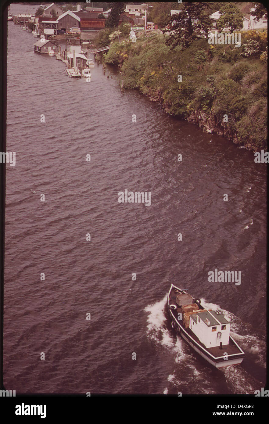 A peaceful scene of boating on the Columbia River in Cathlamet ...