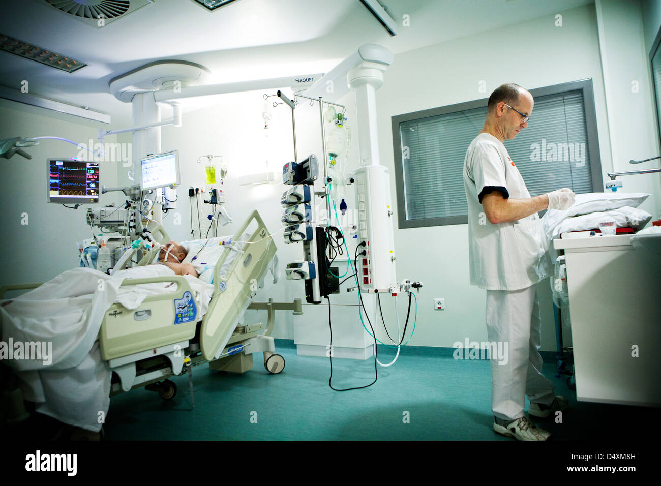 INTENSIVE CARE UNIT Stock Photo - Alamy