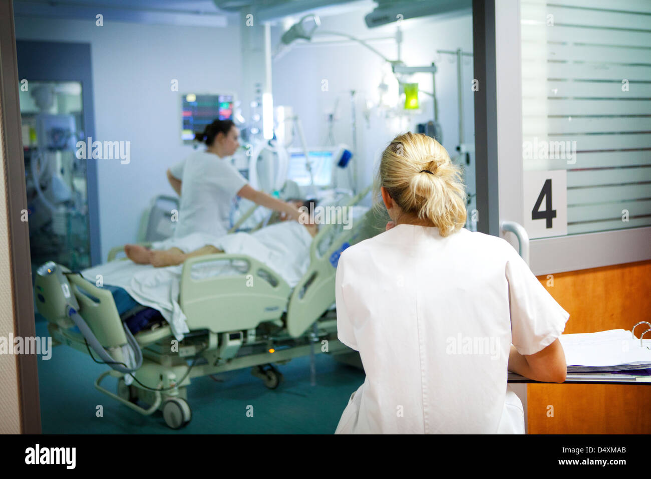 INTENSIVE CARE UNIT Stock Photo - Alamy