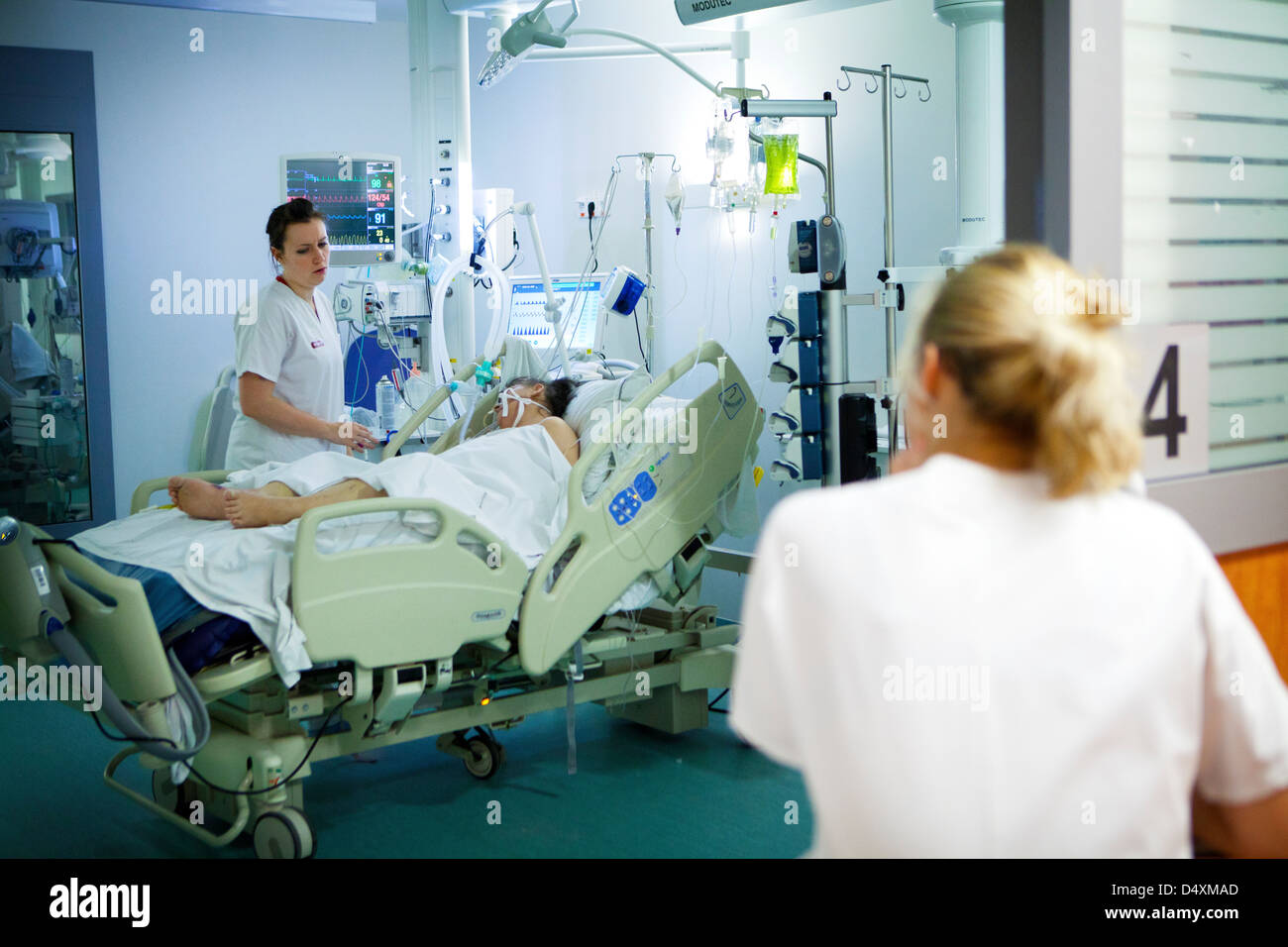 INTENSIVE CARE UNIT Stock Photo - Alamy