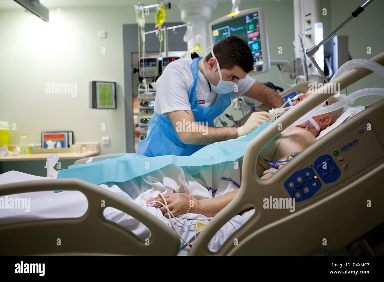 Intensive care unit and elderly patients hi-res stock photography and ...