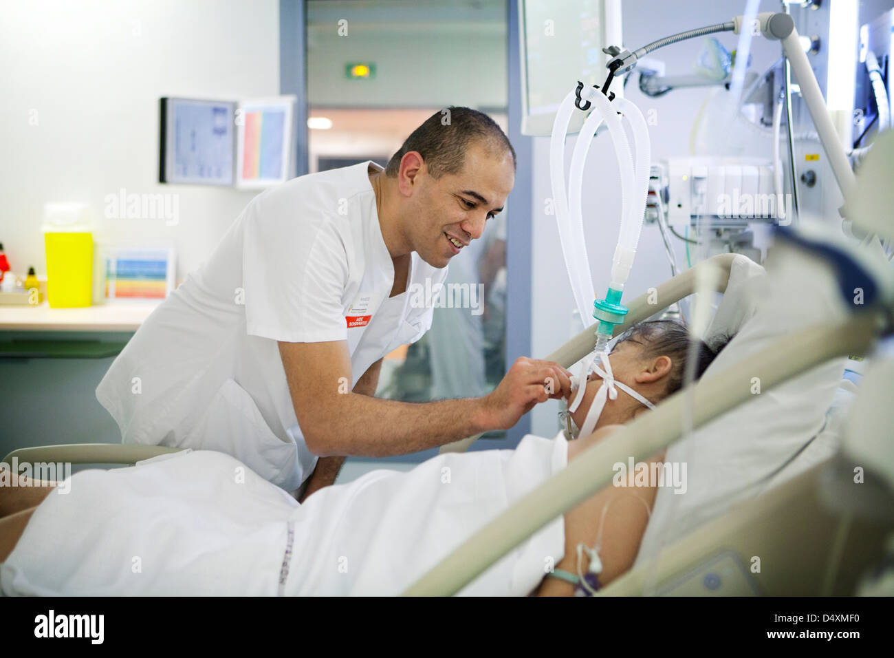 Intensive care women hi-res stock photography and images - Alamy