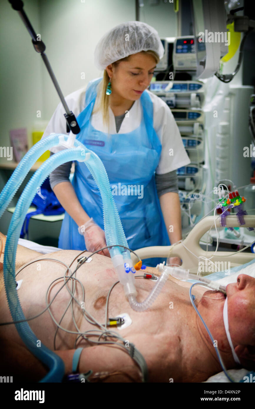 INTENSIVE CARE UNIT Stock Photo - Alamy