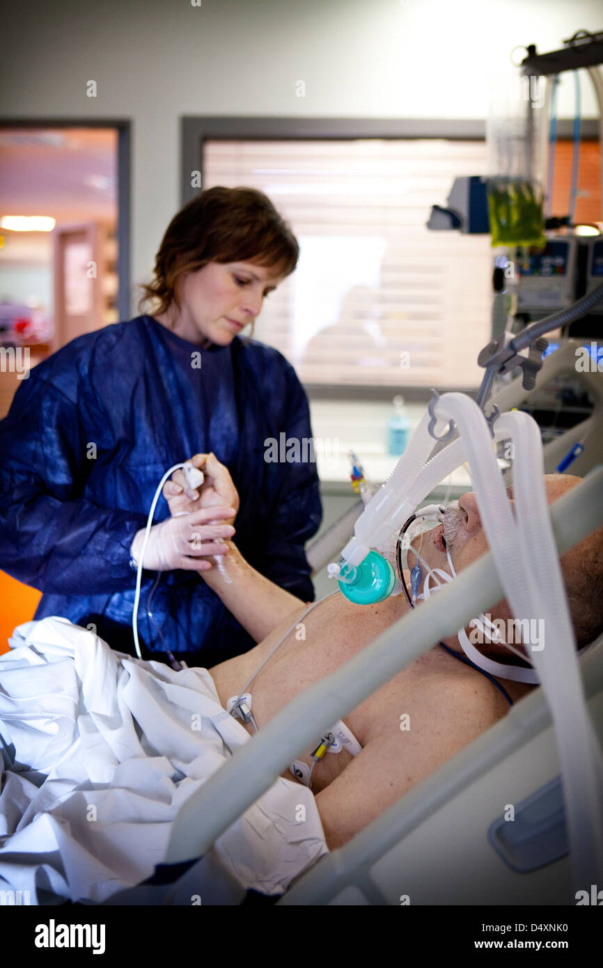 Intensive care unit hi-res stock photography and images - Alamy