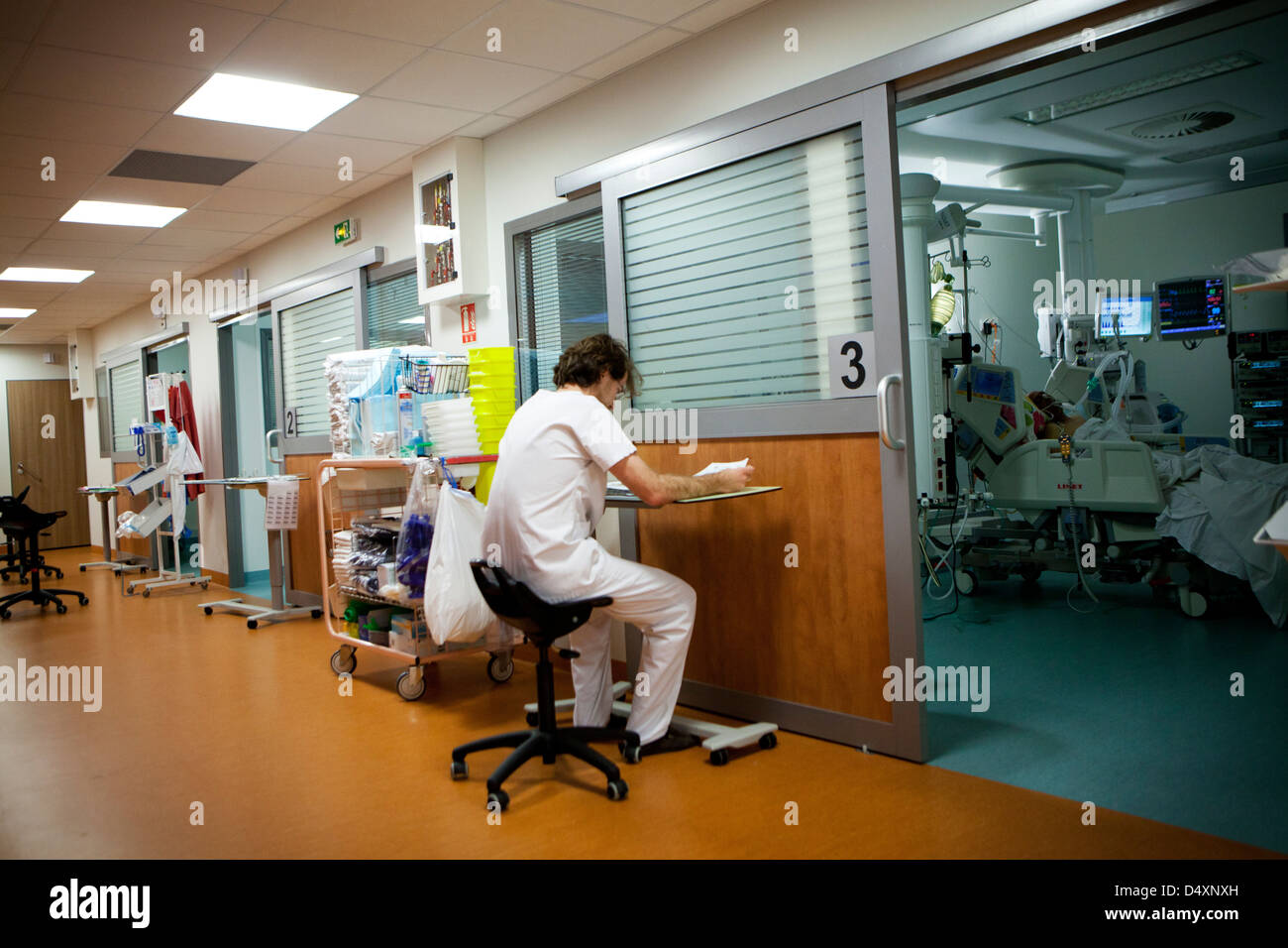 INTENSIVE CARE UNIT Stock Photo - Alamy