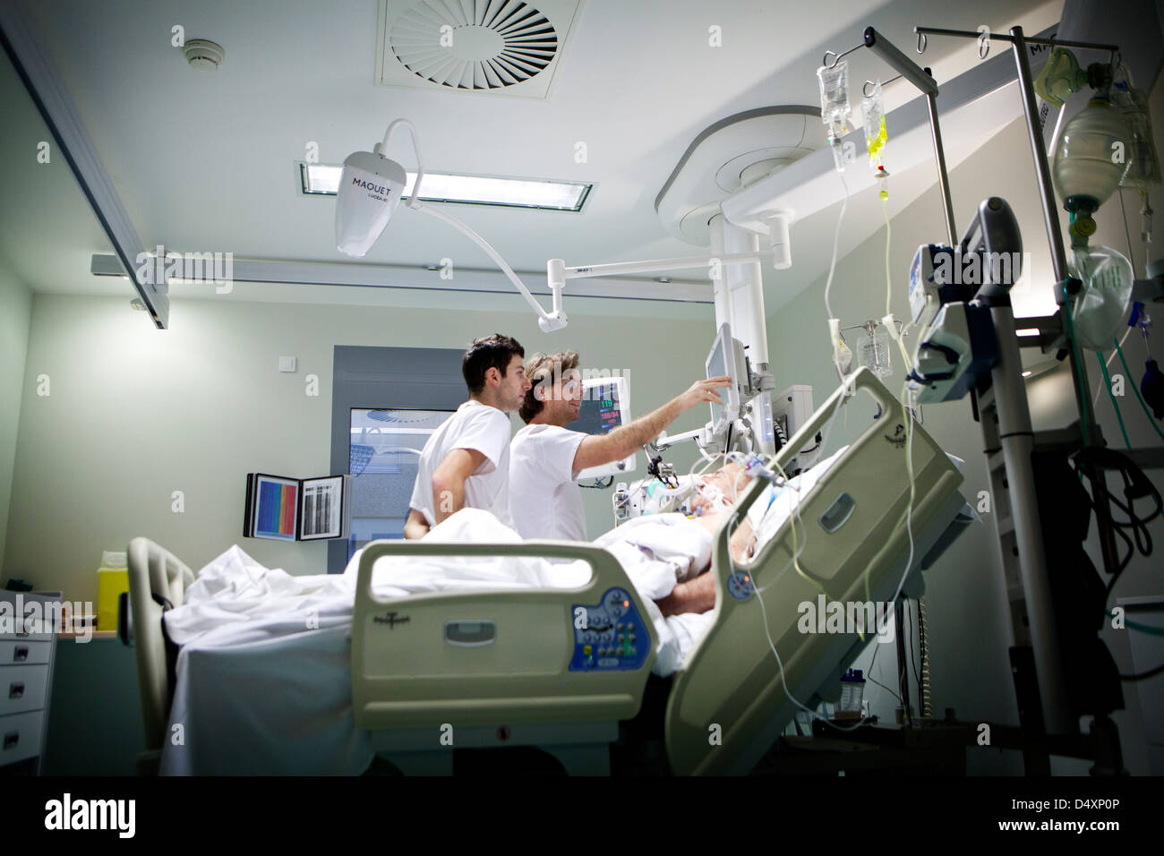 INTENSIVE CARE UNIT Stock Photo - Alamy