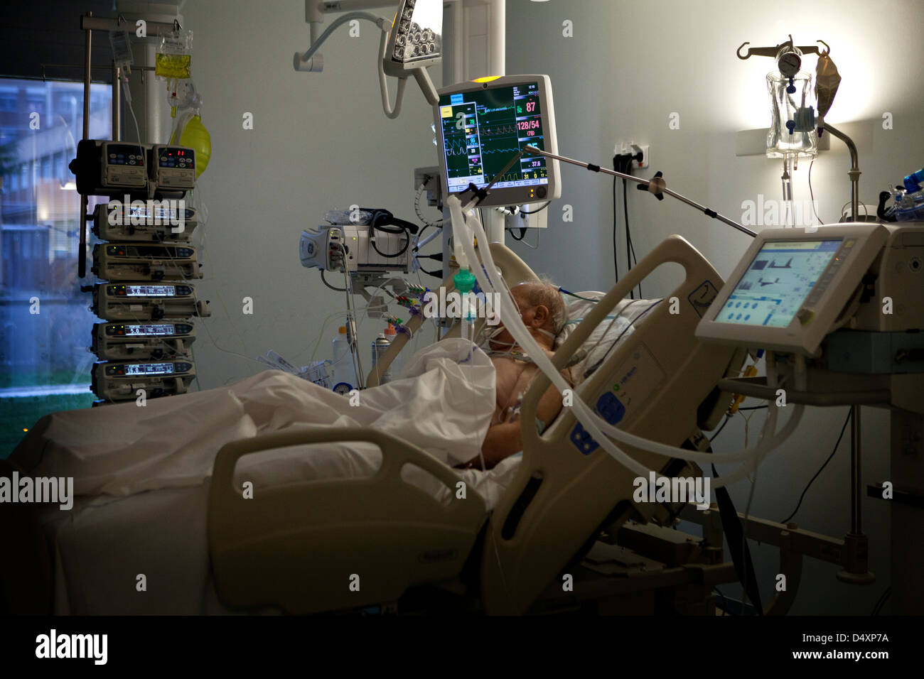 INTENSIVE CARE UNIT Stock Photo - Alamy