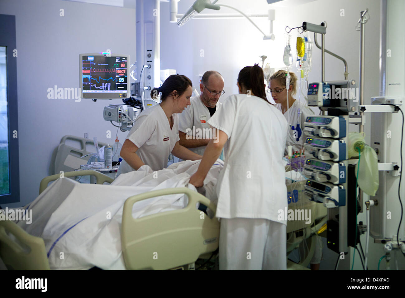 INTENSIVE CARE UNIT Stock Photo - Alamy