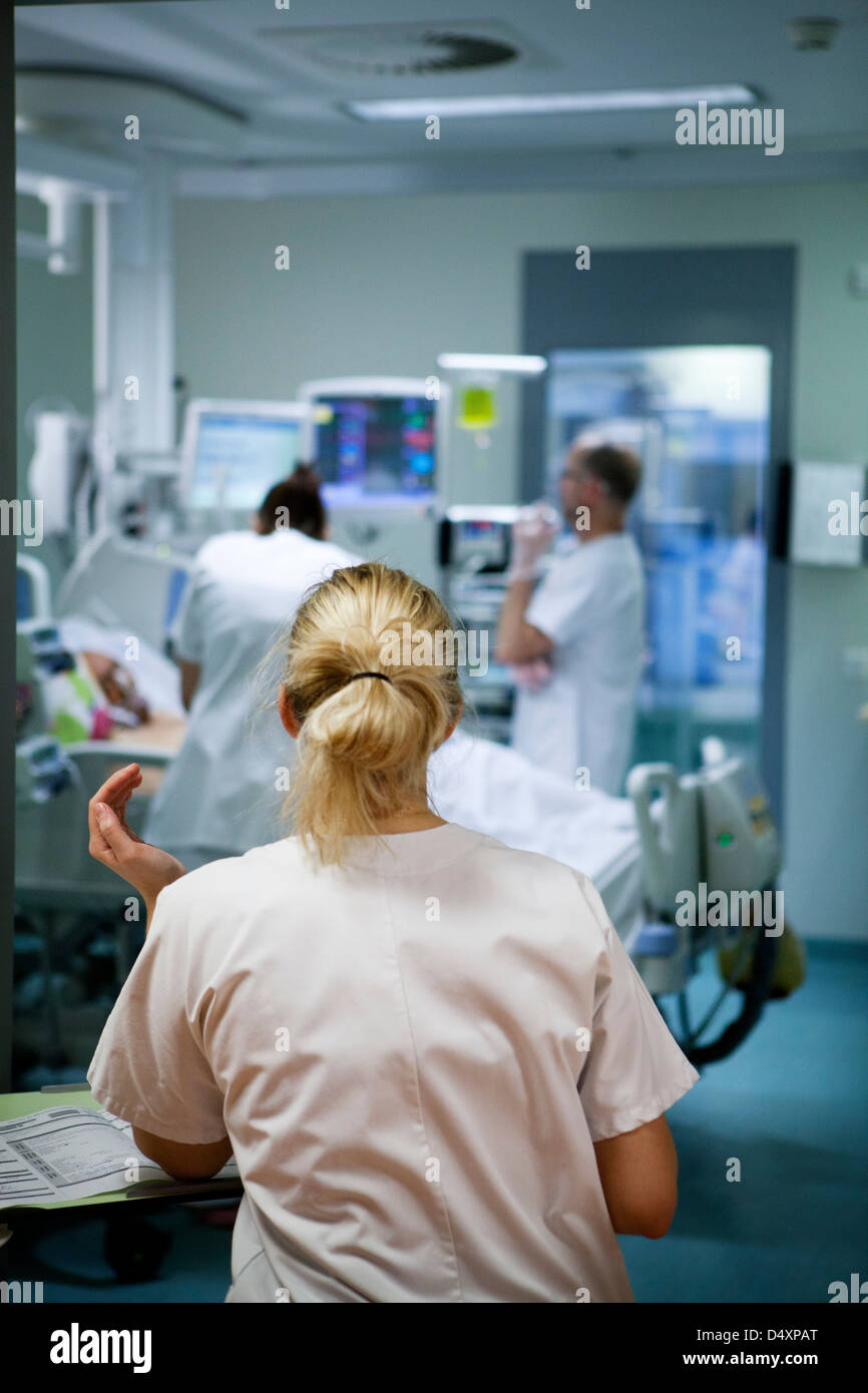 INTENSIVE CARE UNIT Stock Photo - Alamy