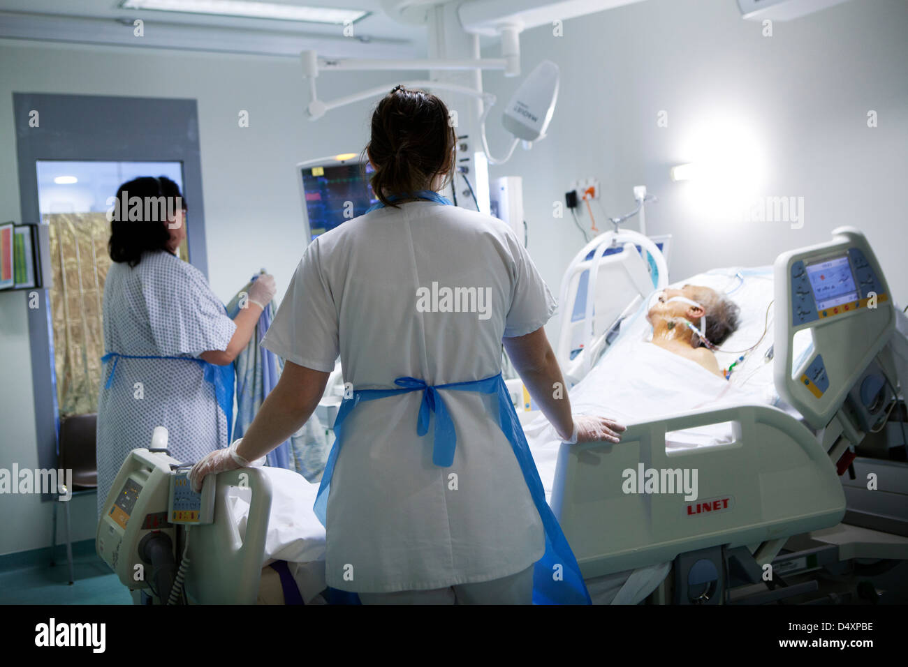 INTENSIVE CARE UNIT Stock Photo - Alamy