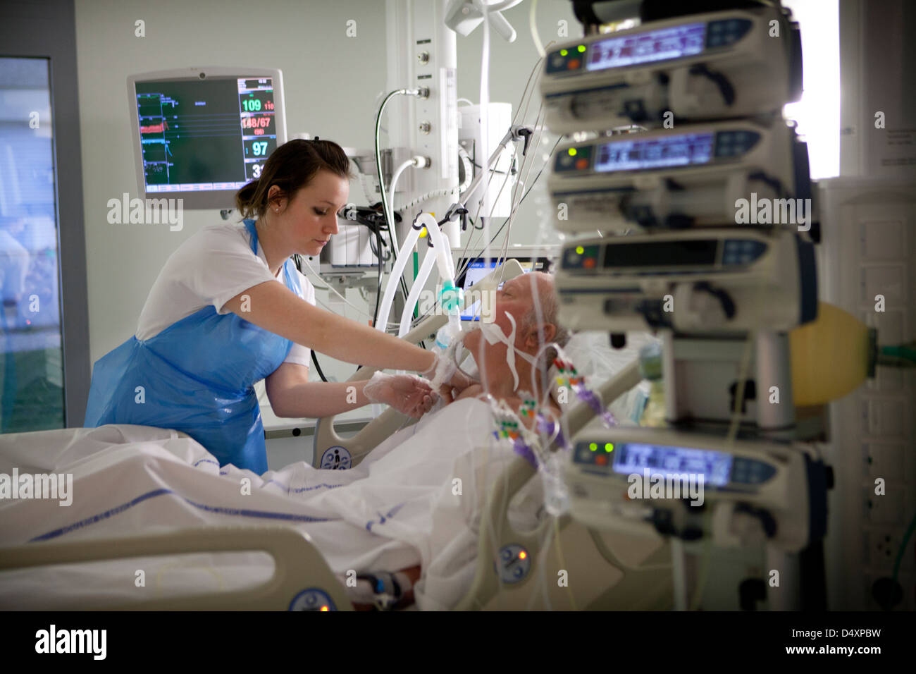 INTENSIVE CARE UNIT Stock Photo - Alamy